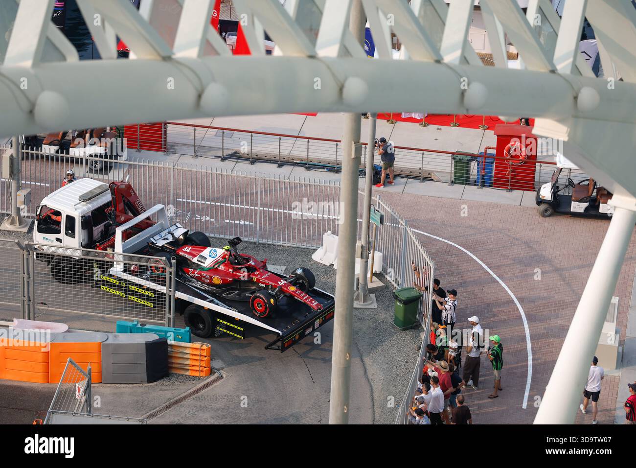 44 HAMILTON Lewis (gbr), Scuderia Ferrari SF-25, action crash, accident ...