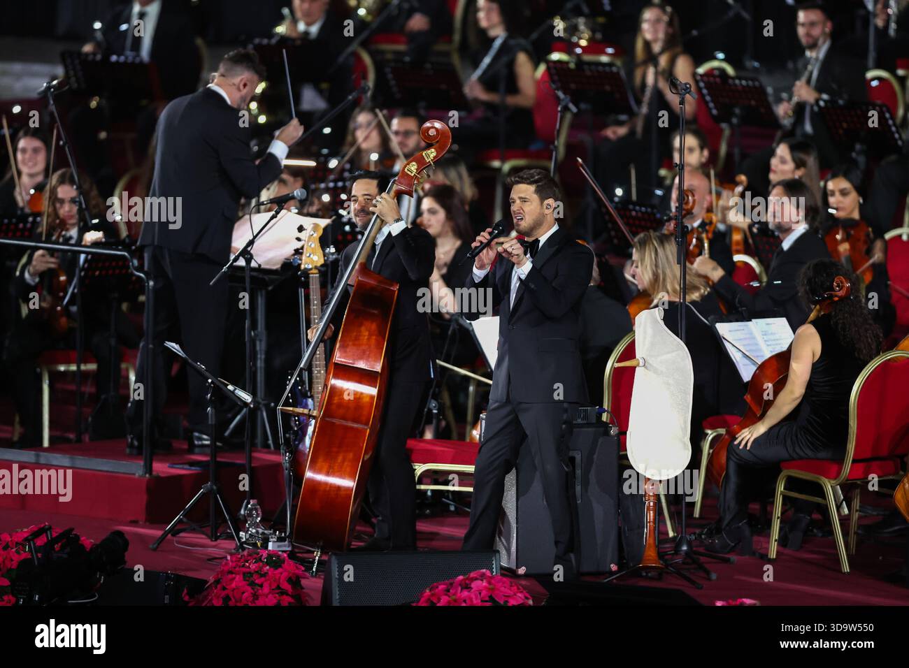 Michael Steven Buble performs his repertoire in front of the audience ...