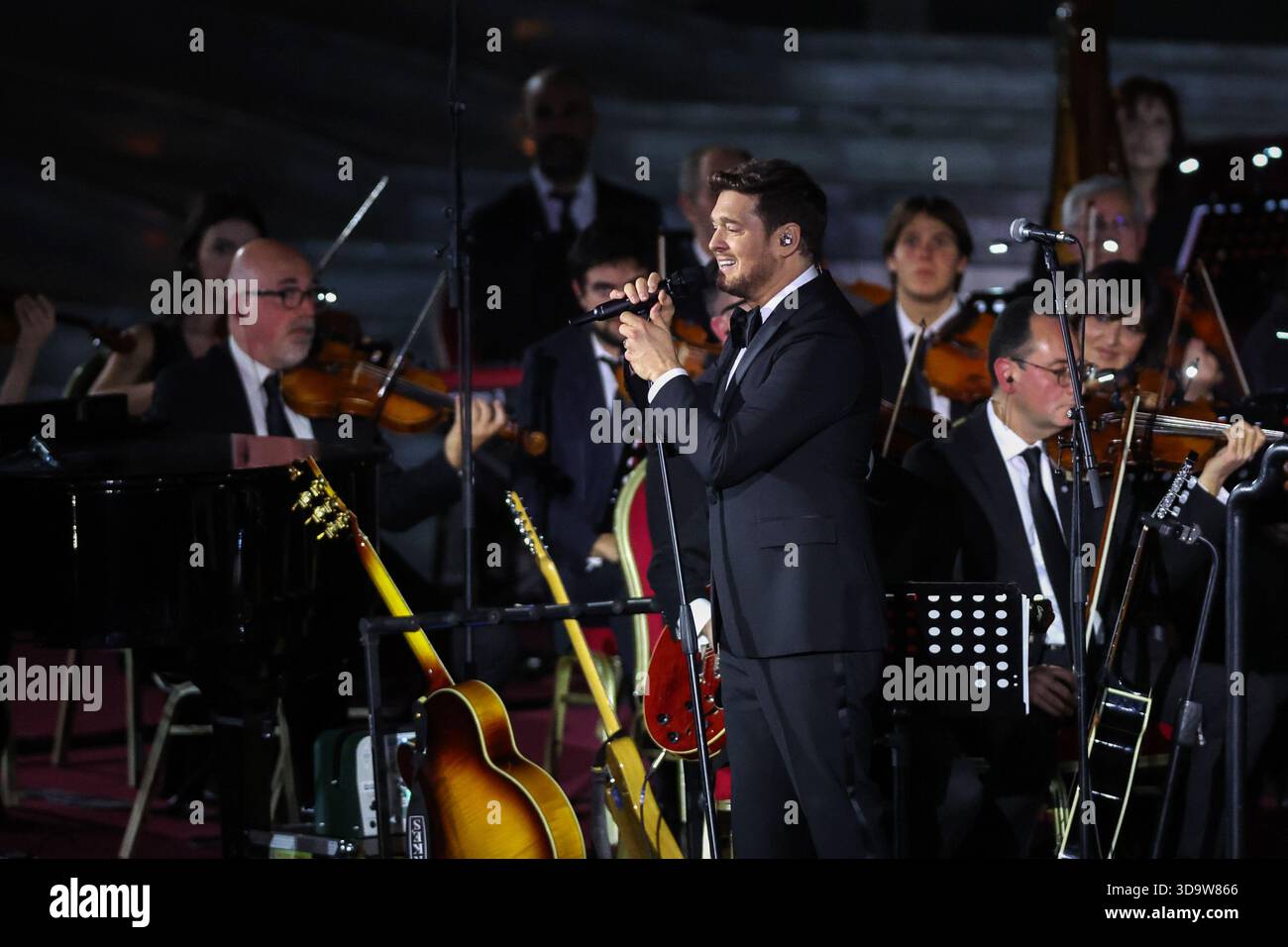 Michael Steven Buble performs his repertoire in front of the audience ...