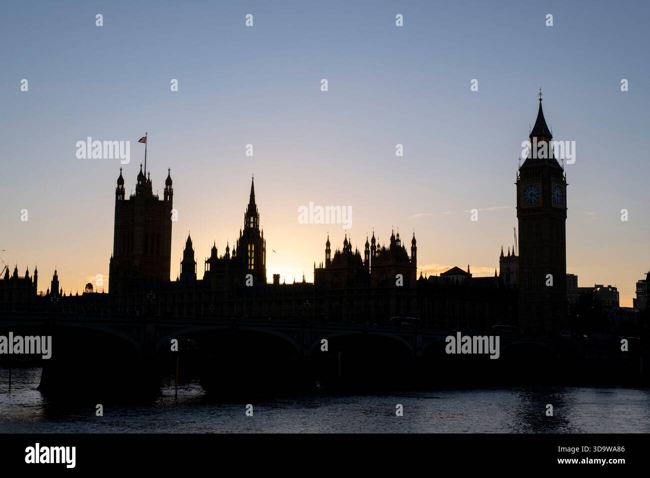 View towards the Houses of Parliament, the Palace of Westminster and ...