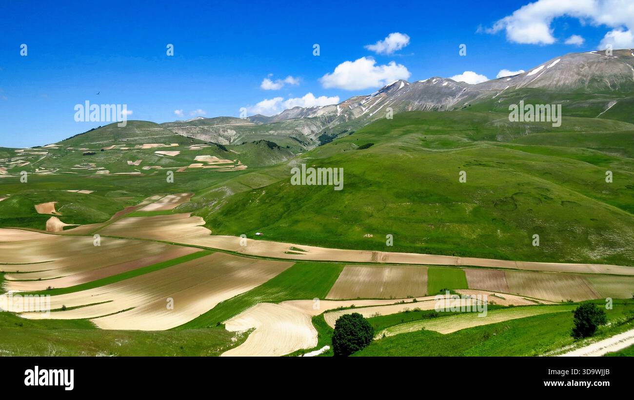 Snowy landscape mountains fields hi-res stock photography and images ...