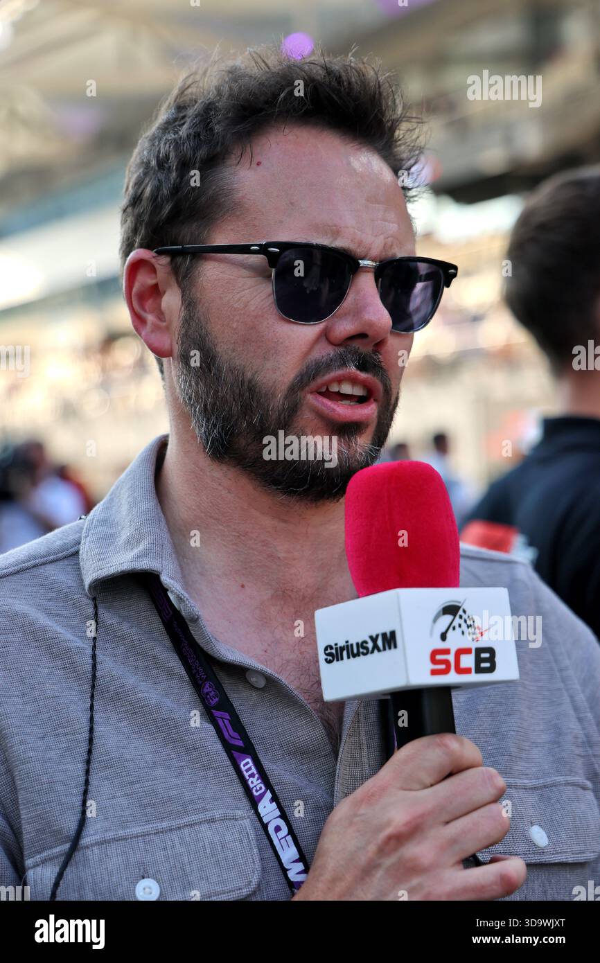 Chris Medland (GBR) F1 Presenter on the grid. 07.12.2025. Formula 1 ...