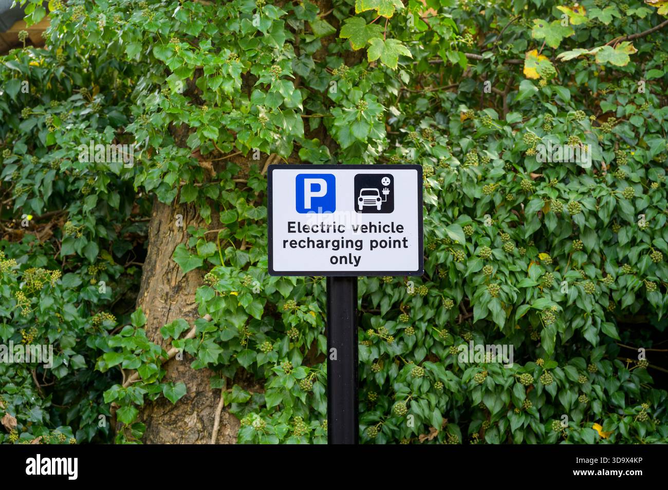Ev charge point sign uk hi-res stock photography and images - Alamy