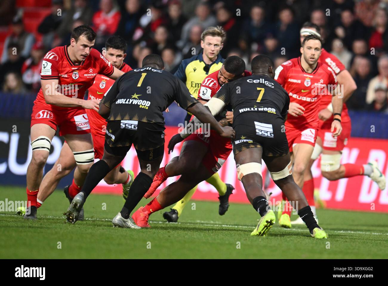 Rodrigue Neti of Stade Toulousain and Leo Banos of Stade Toulousain ...