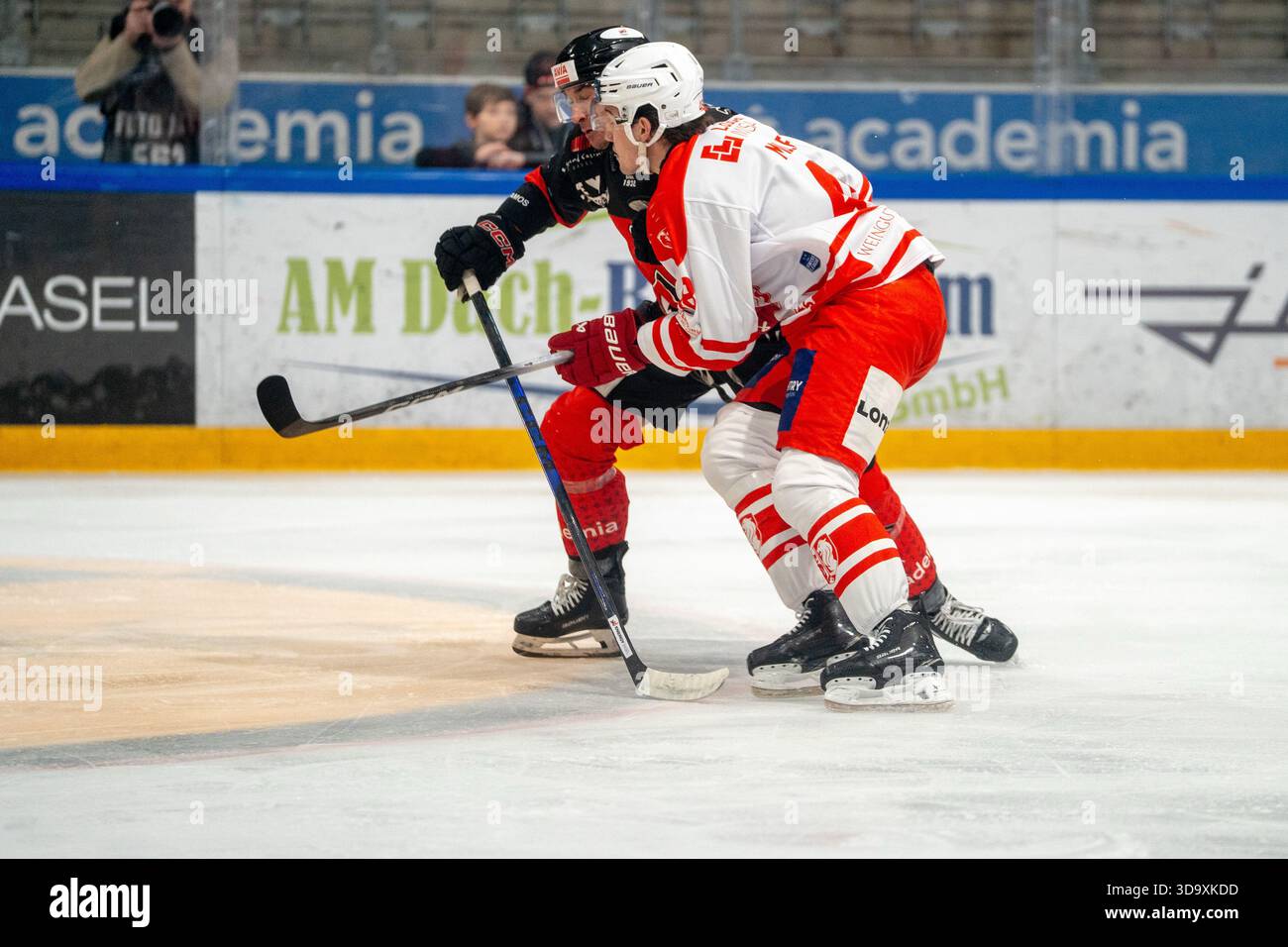 07/12/2025, Basel, St.Jakob Arena, SL: EHC Basel - EHC Visp, Nick Meile ...