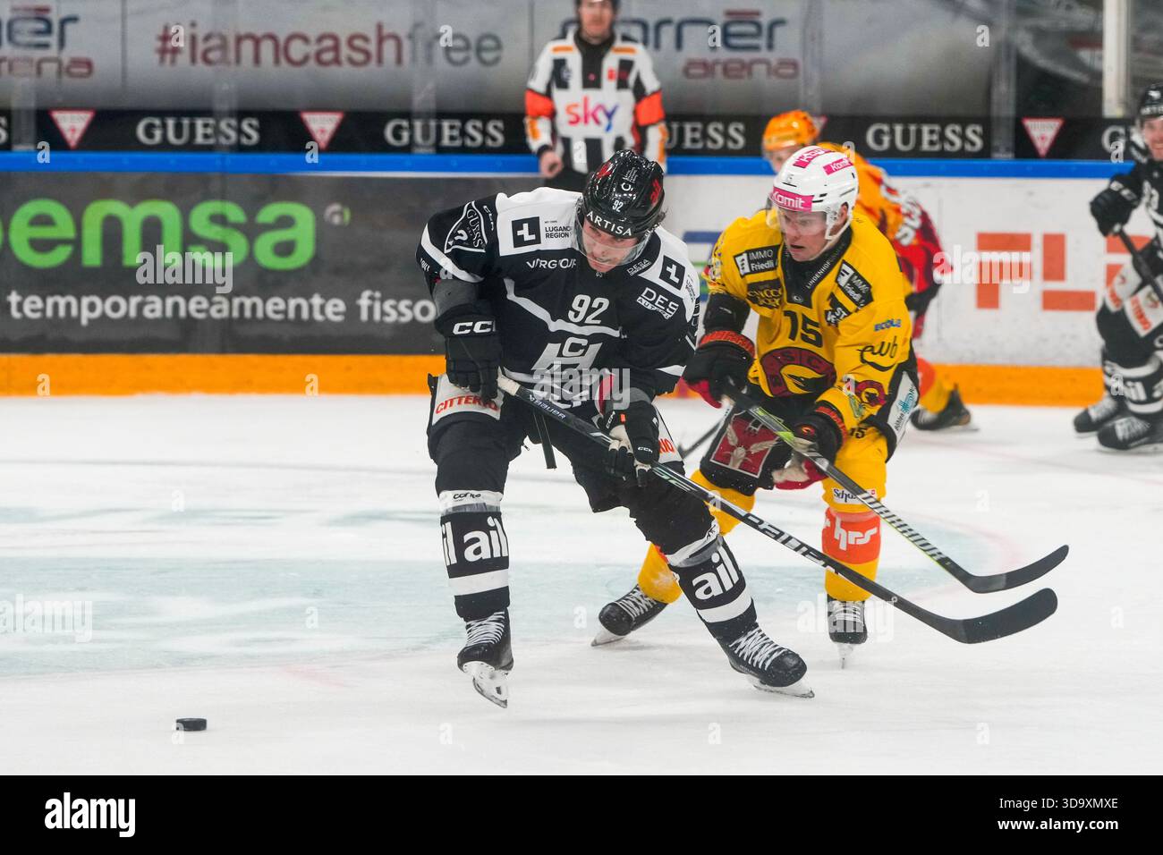 07/12/2025, Porza, Cornèr Arena, NL: HC Lugano - SC Bern, Mike ...