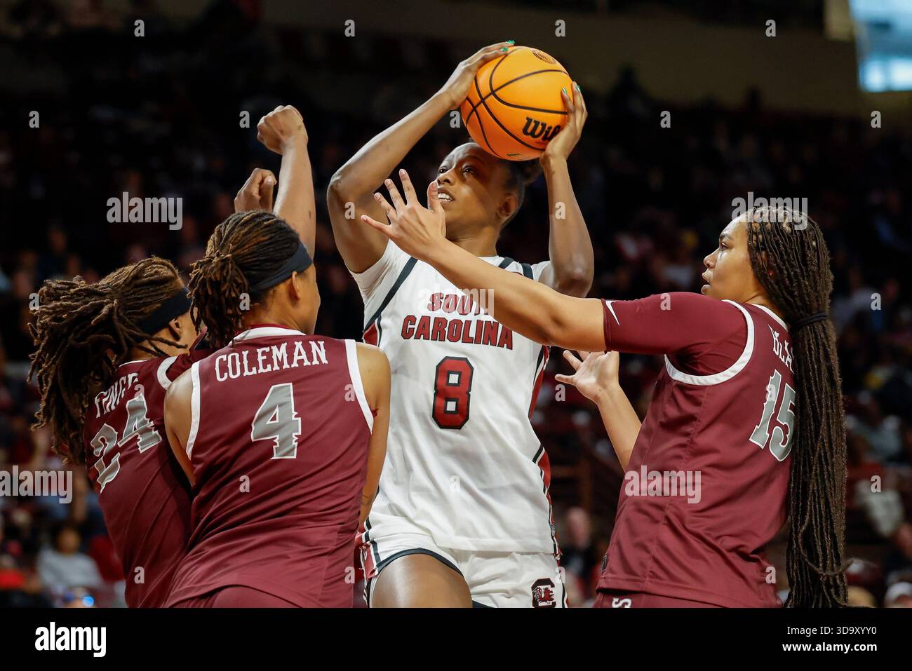 South Carolina forward Joyce Edwards (8) drives to the basket against ...