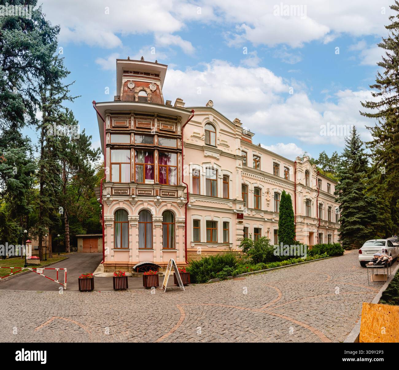 House on 13 lenin hi-res stock photography and images - Alamy