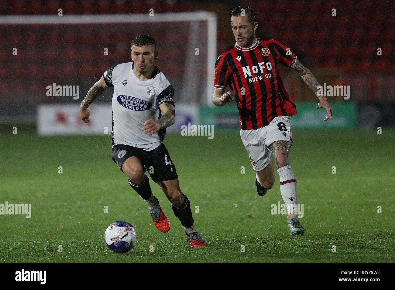 Aidan Elliott-Wheeler of Gateshead is chased by Charlie Lakin of ...