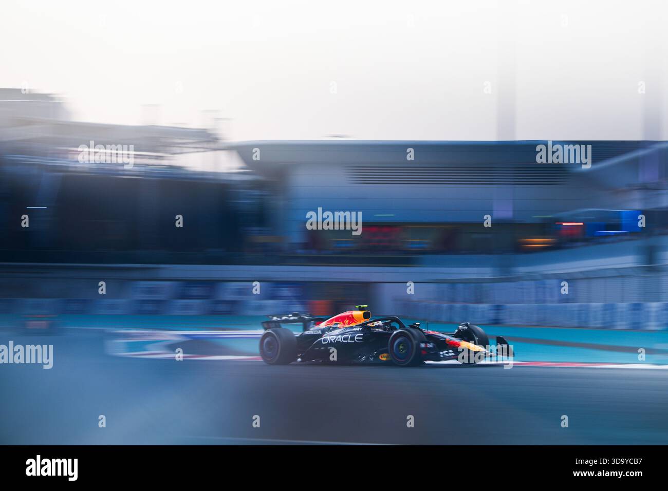 December 22 2025 red hi-res stock photography and images - Alamy