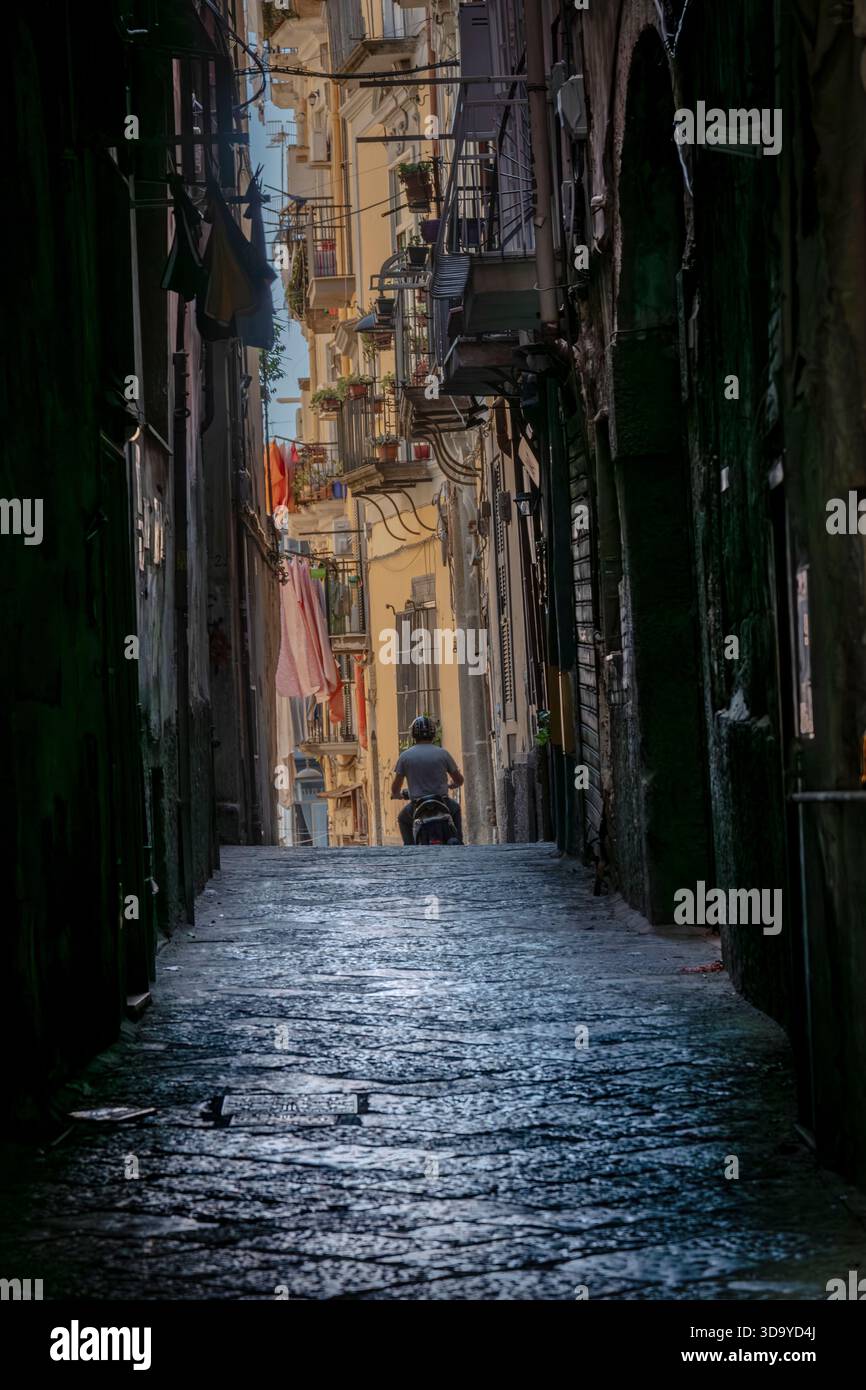 Naples alleys hi-res stock photography and images - Alamy