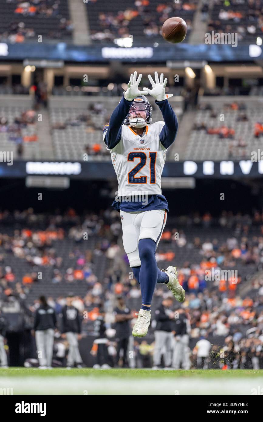 Denver Broncos cornerback Riley Moss (21) warms up before playing ...