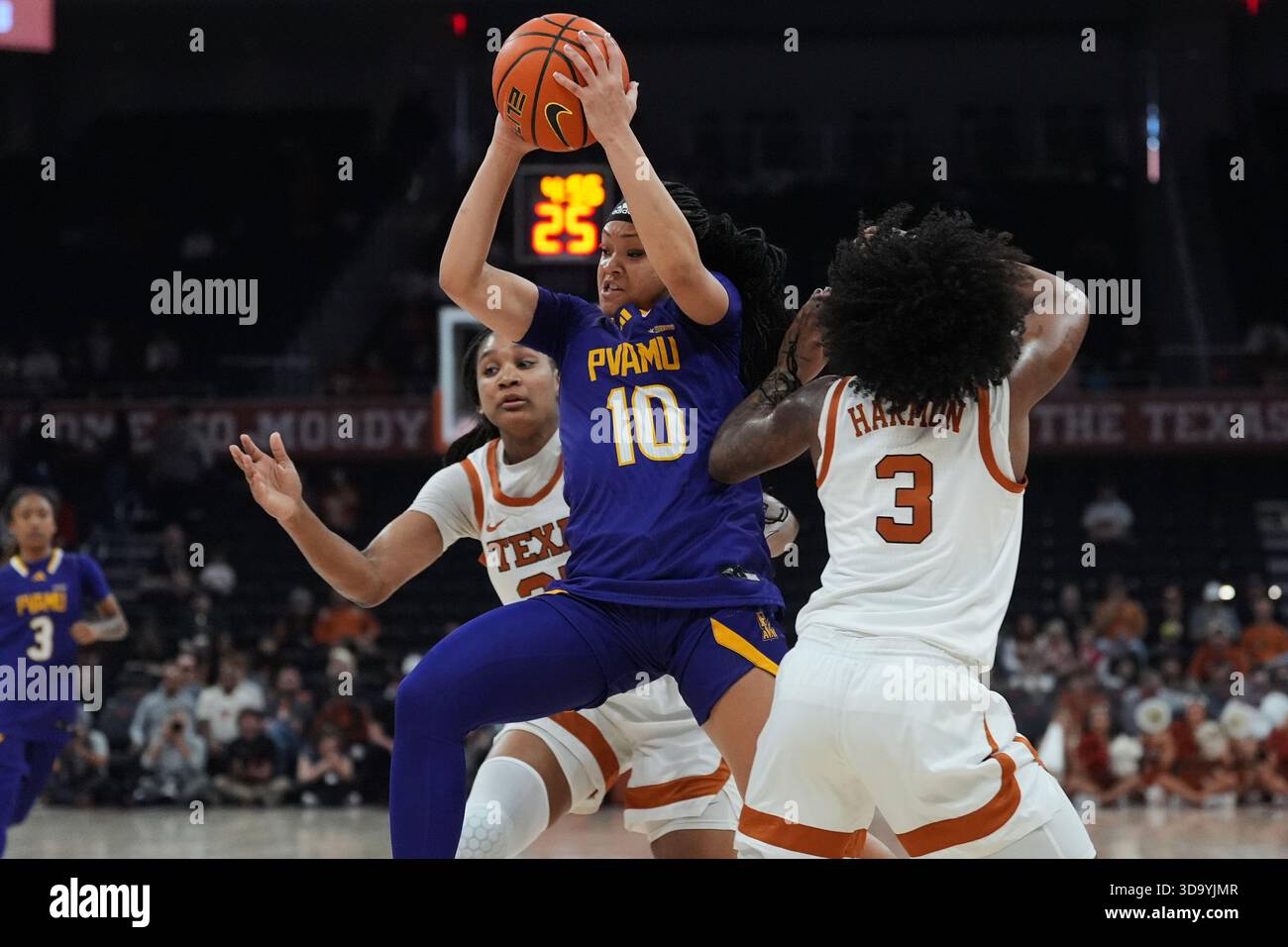 Prairie View A&M guard Crystal Schultz (10) drives between Texas ...