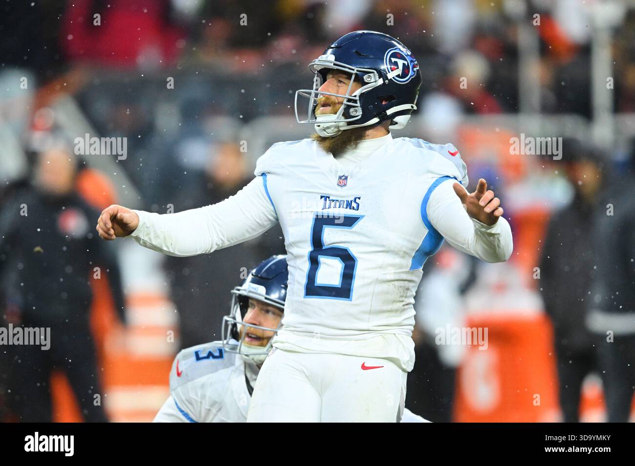 Tennessee Titans place kicker Joey Slye (6) kicks a field goal as ...