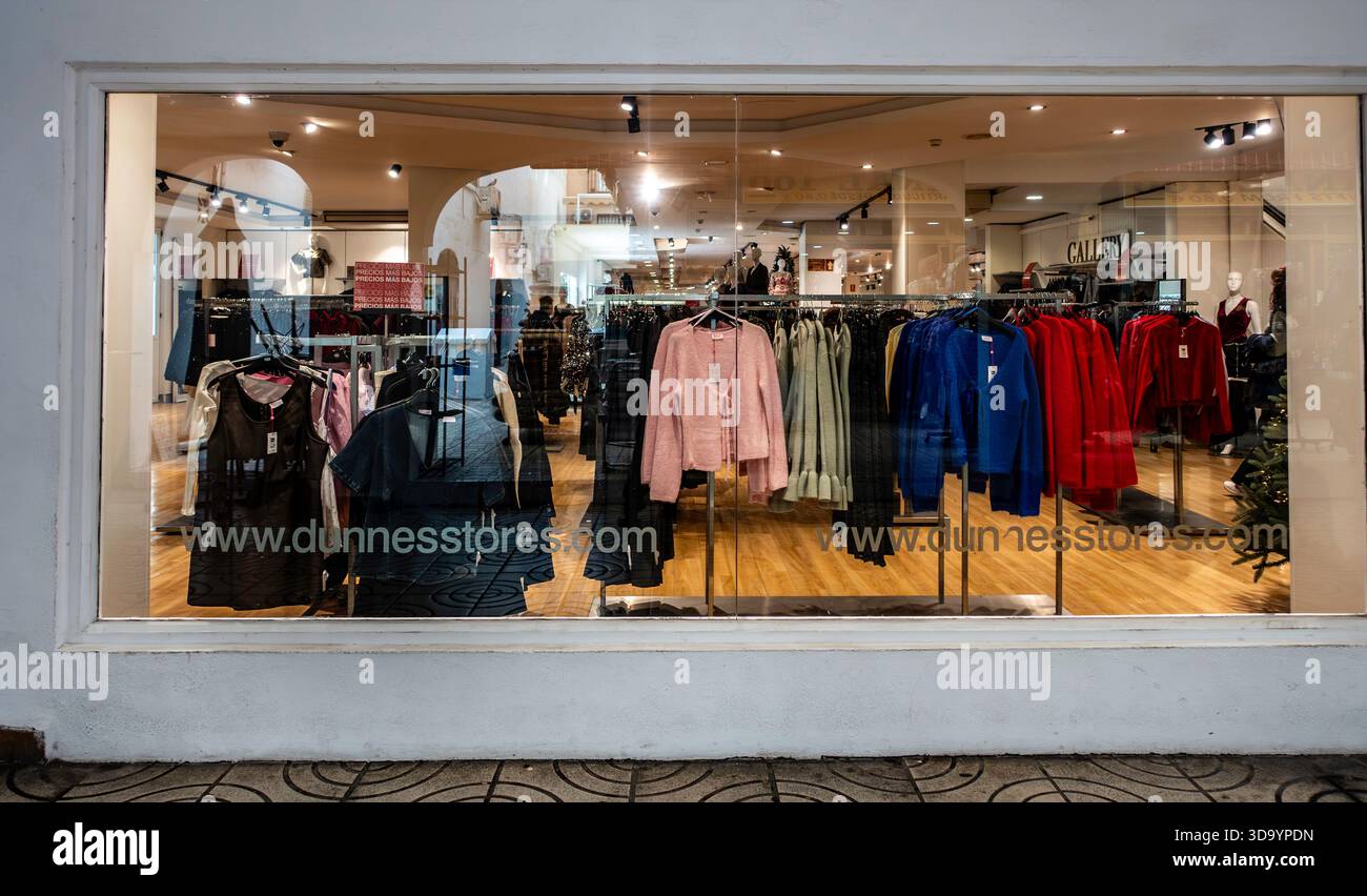 Racks of clothing store hi-res stock photography and images - Alamy