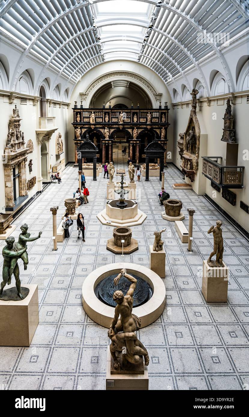Interior hall with Italian Renaissance marble sculptures at the ...