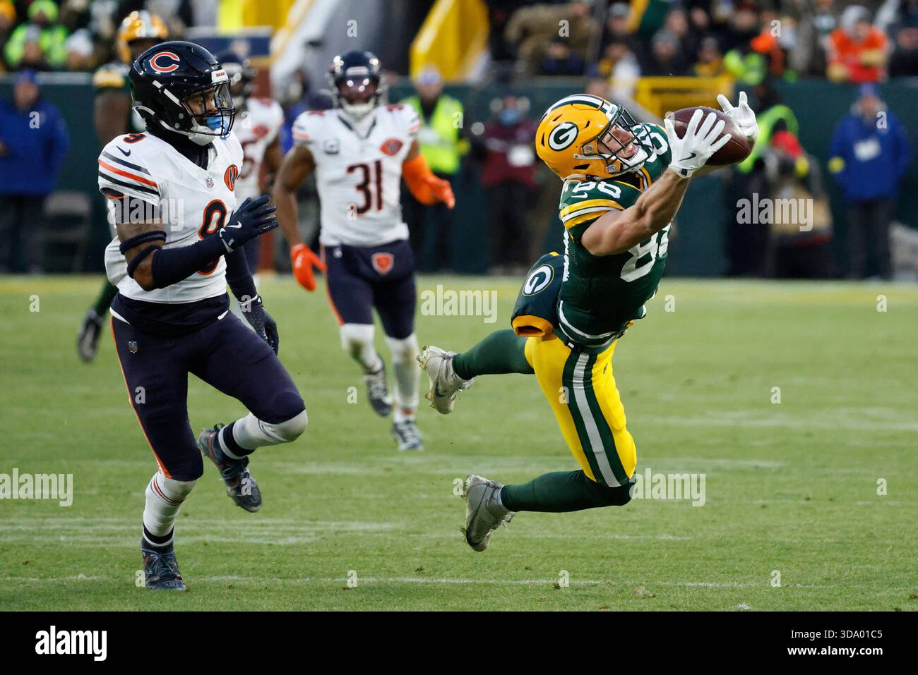 Green Bay Packers tight end Luke Musgrave (88) reaches for the ball ...