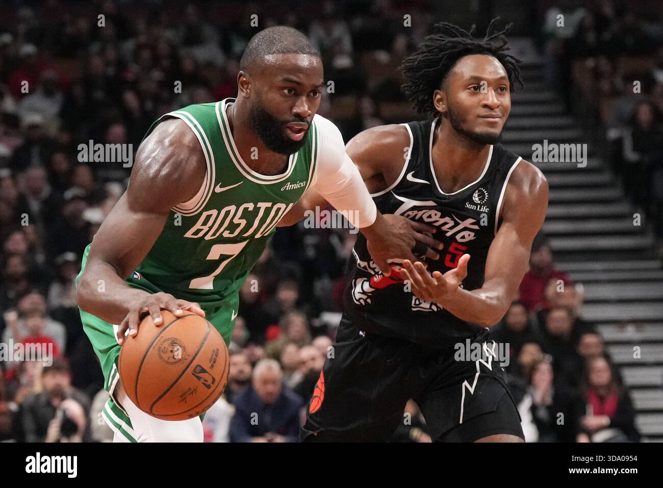 Jaylen Brown et Immanuel Quickley durant un match Celtics - Raptors le ...