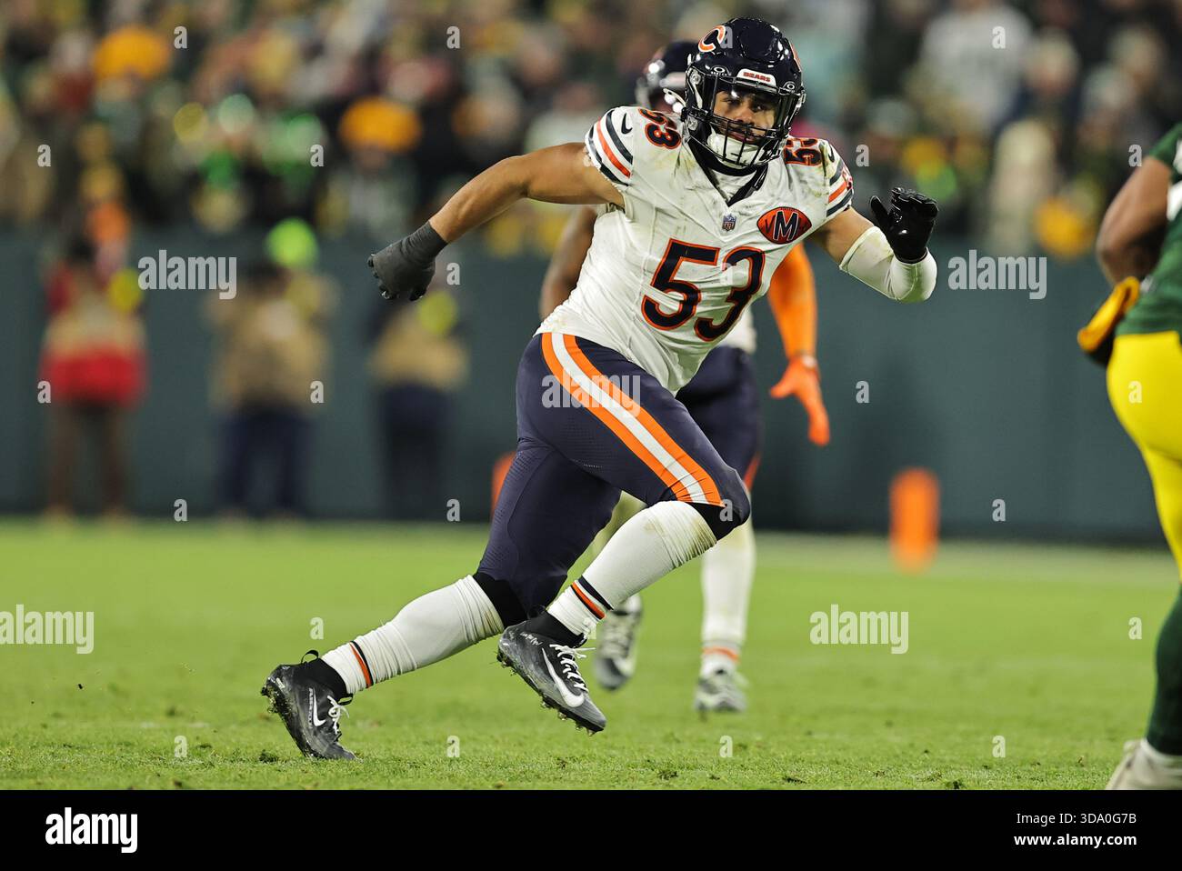 Chicago Bears linebacker T.J. Edwards (53) plays defense during an NFL ...