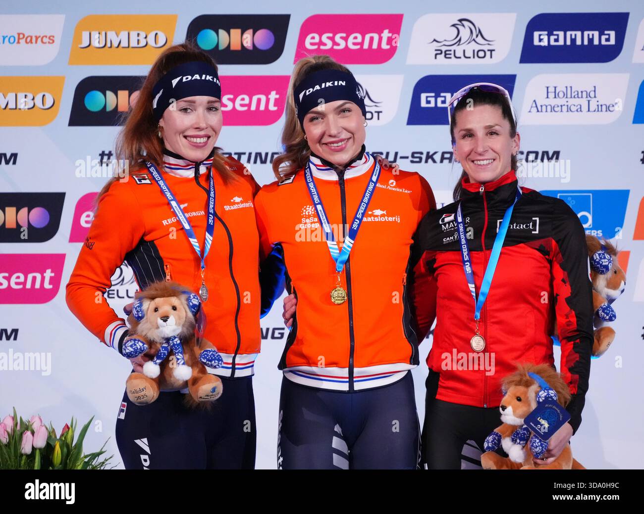 Huldiging 1500m vrouwen L-R Antoinette Rijpma the Jong (NED) , Joy ...