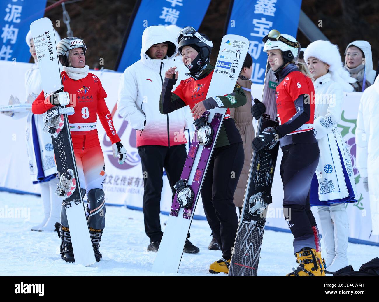 (251208) -- CHIFENG, Dec. 8, 2025 (Xinhua) -- First-placed Tsubaki Miki ...