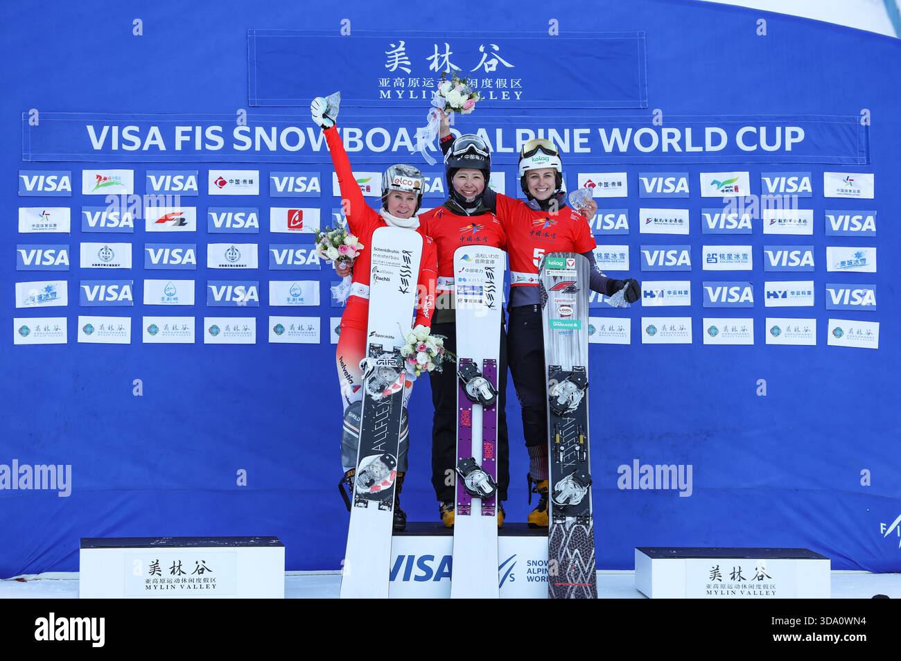 (251208) -- CHIFENG, Dec. 8, 2025 (Xinhua) -- First-placed Tsubaki Miki ...