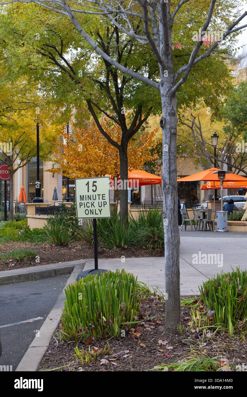 Mall pick up area hi-res stock photography and images - Alamy