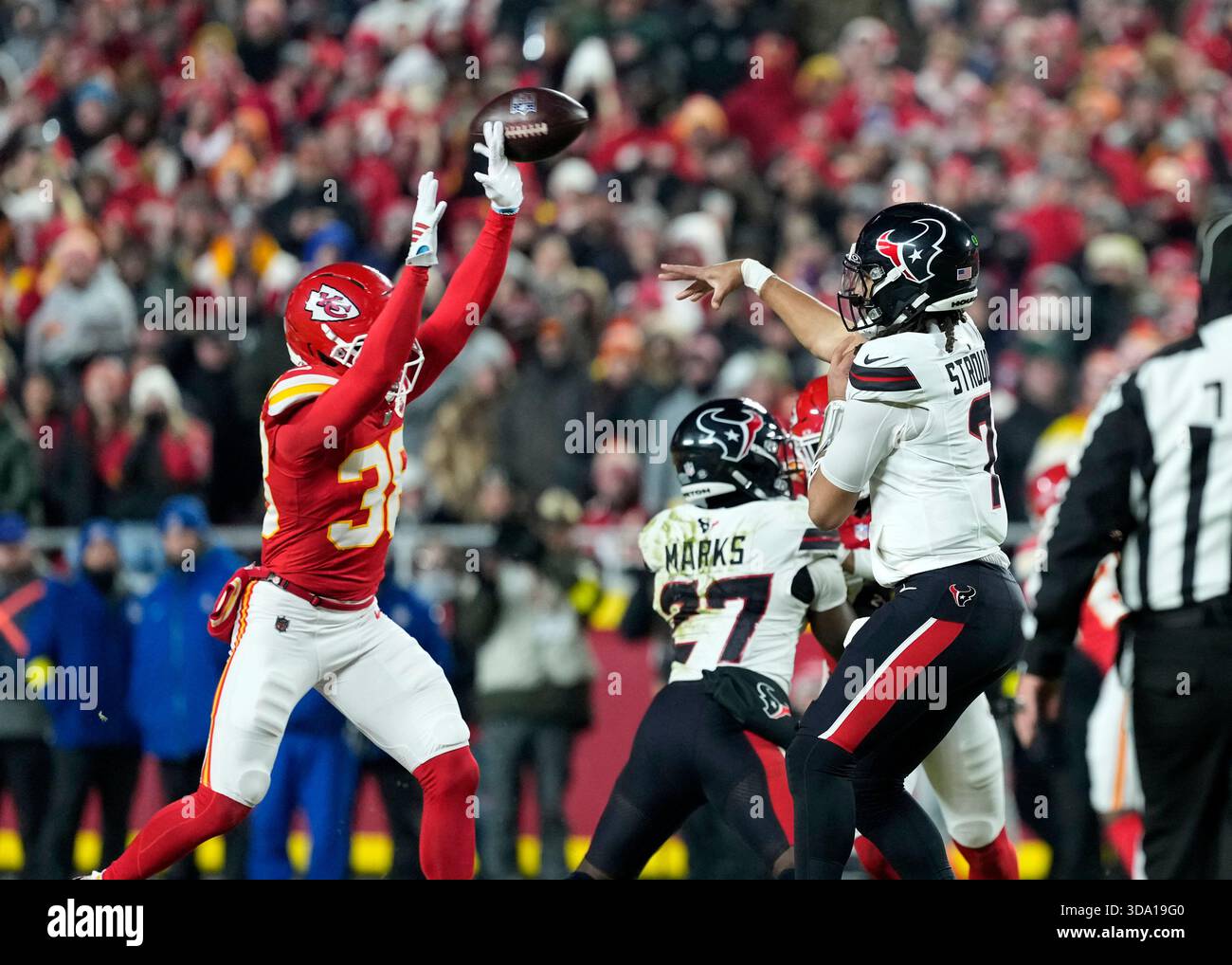 Kansas City Chiefs defensive back Kevin Knowles (38) deflects a pass ...