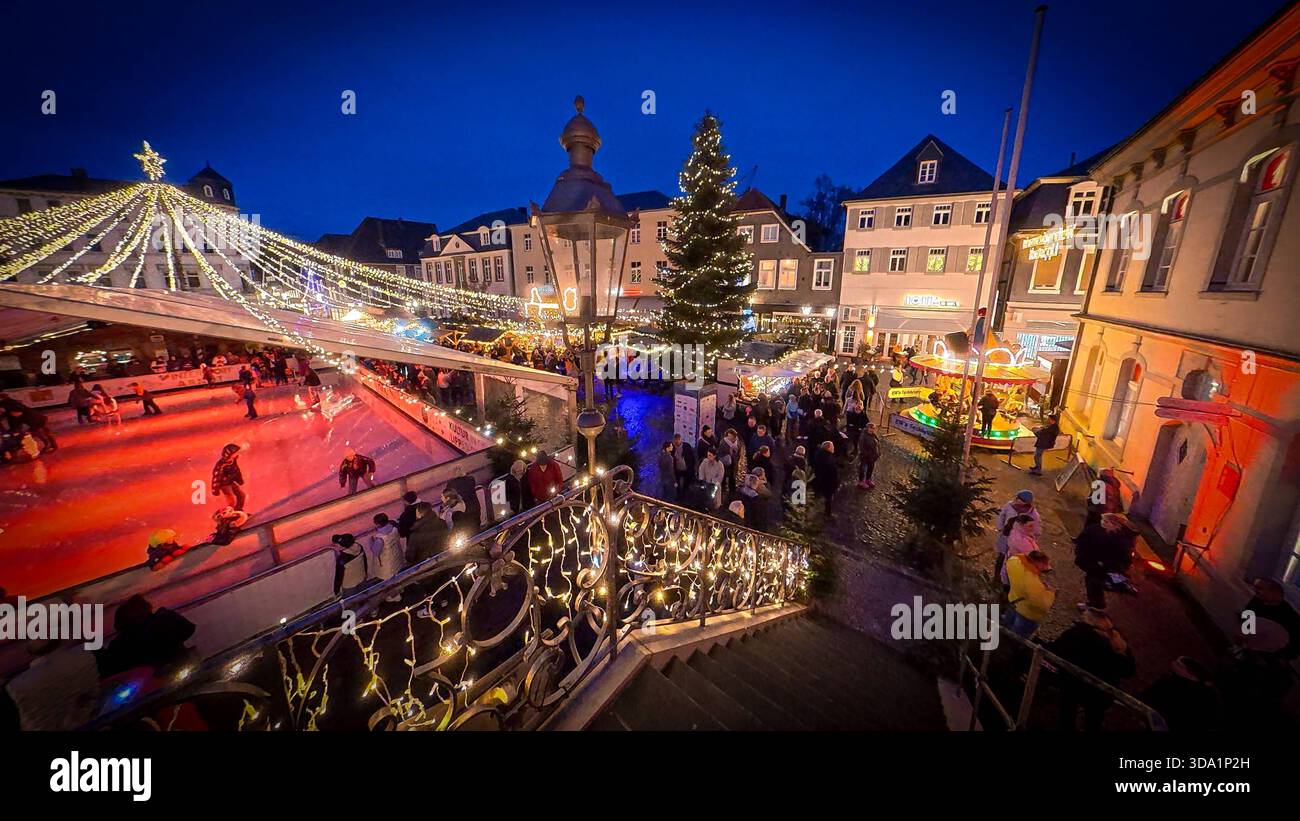 Weihnachtsmarkt, rund um den historischen Rathausplatz. Lippstadt ...