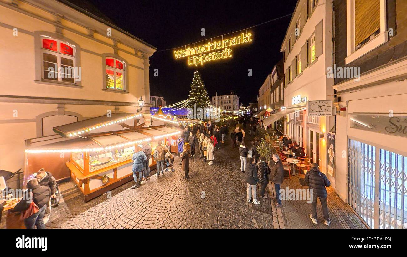 Weihnachtsmarkt, rund um den historischen Rathausplatz. Lippstadt ...