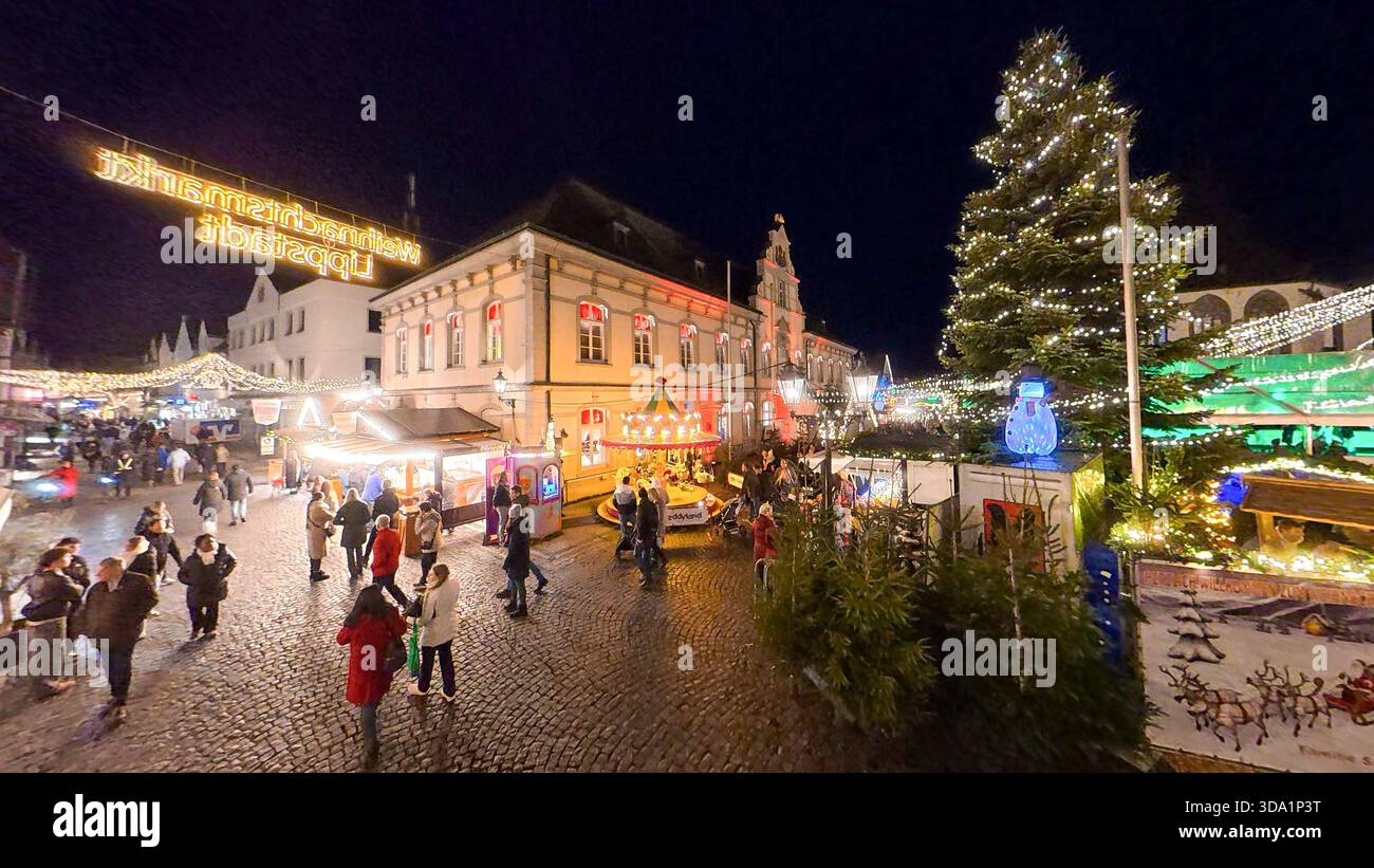 Weihnachtsmarkt, rund um den historischen Rathausplatz. Lippstadt ...