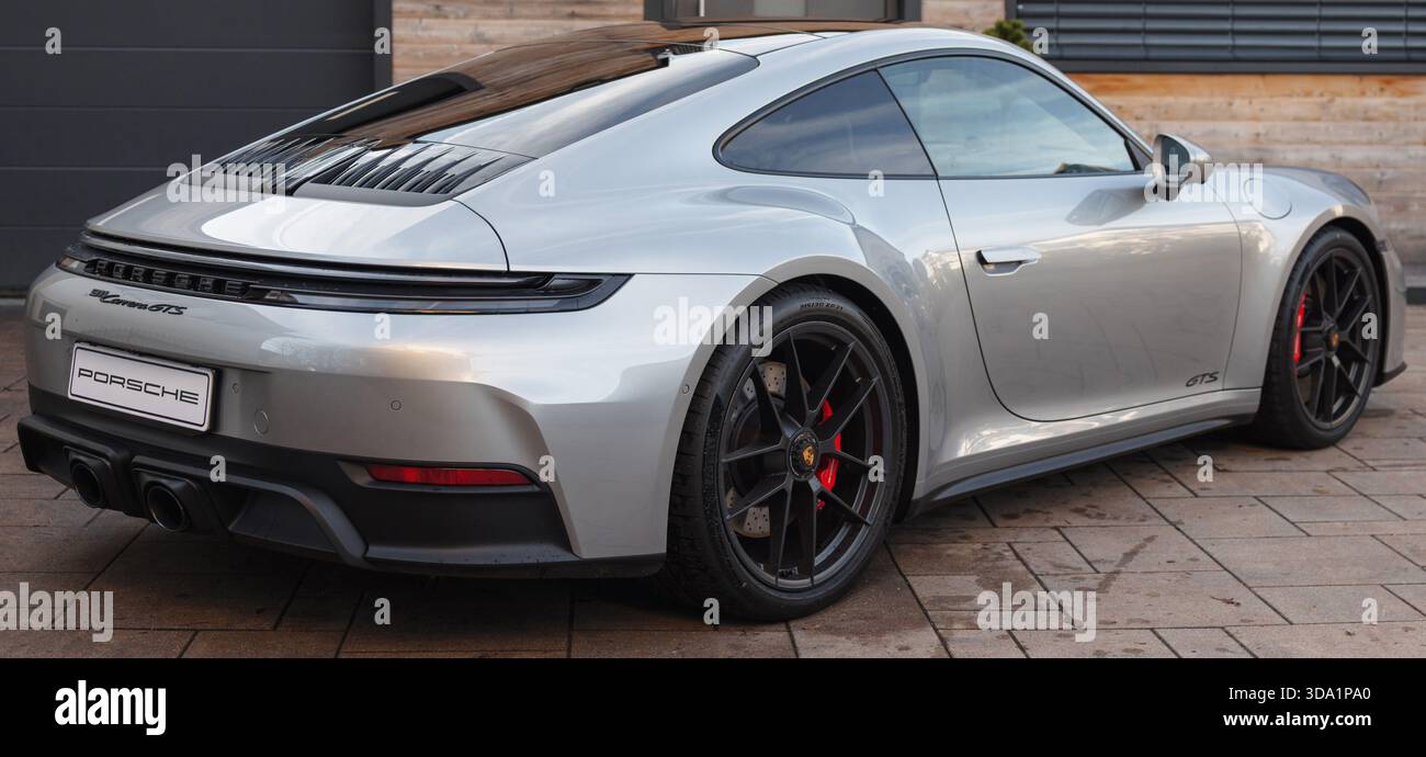 Porsche 911 rear view in hi-res stock photography and images - Alamy