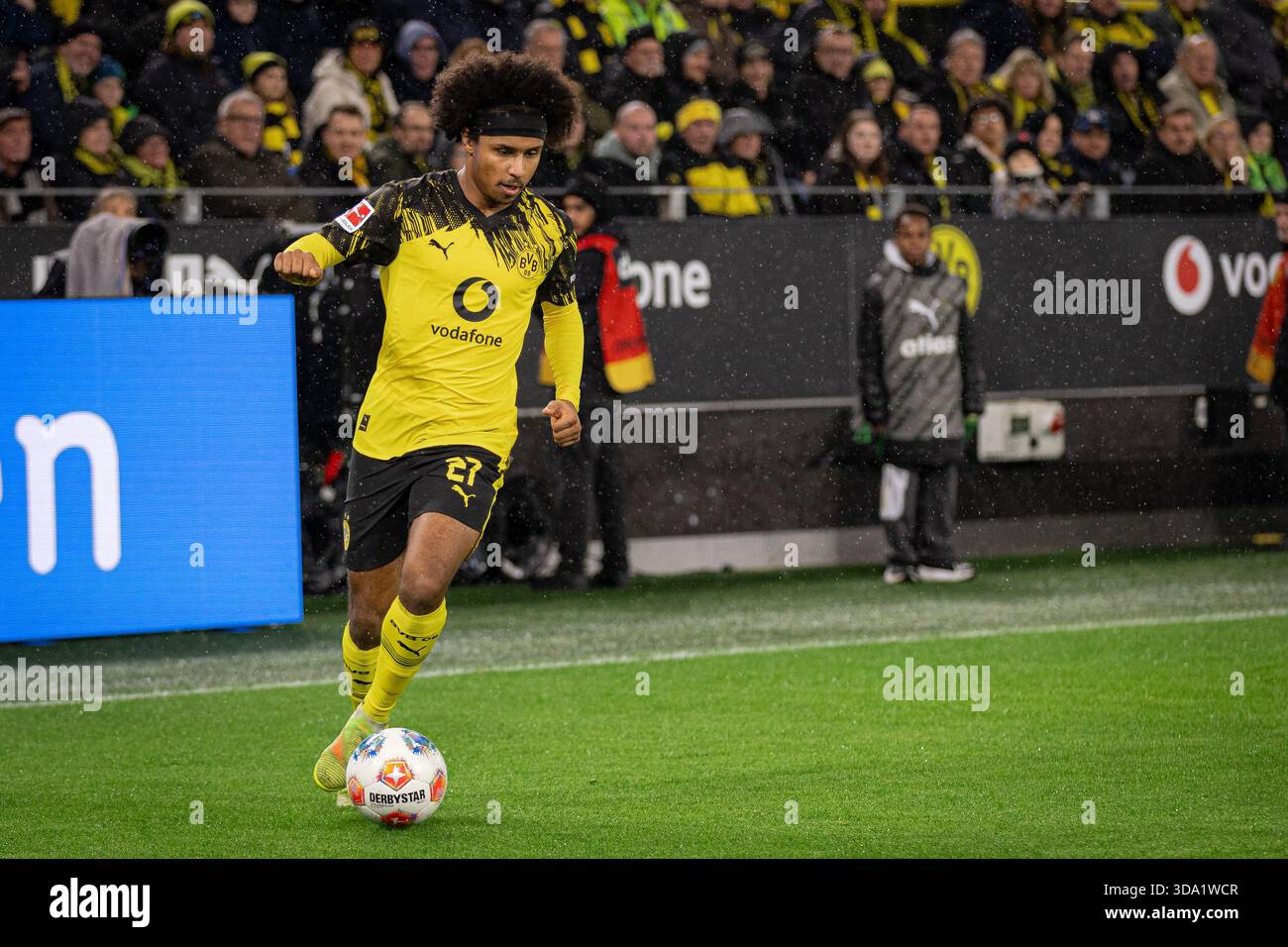 Dortmund, Germany. 07th, December 2025. Karim Adeyemi (27) of Borussia ...