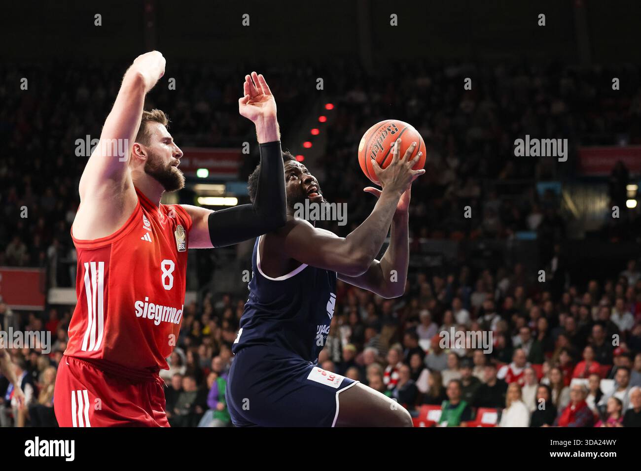 Leon Kratzer (FC Bayern Basketball, #08) with Khyri Thomas (SYNTAINICS ...