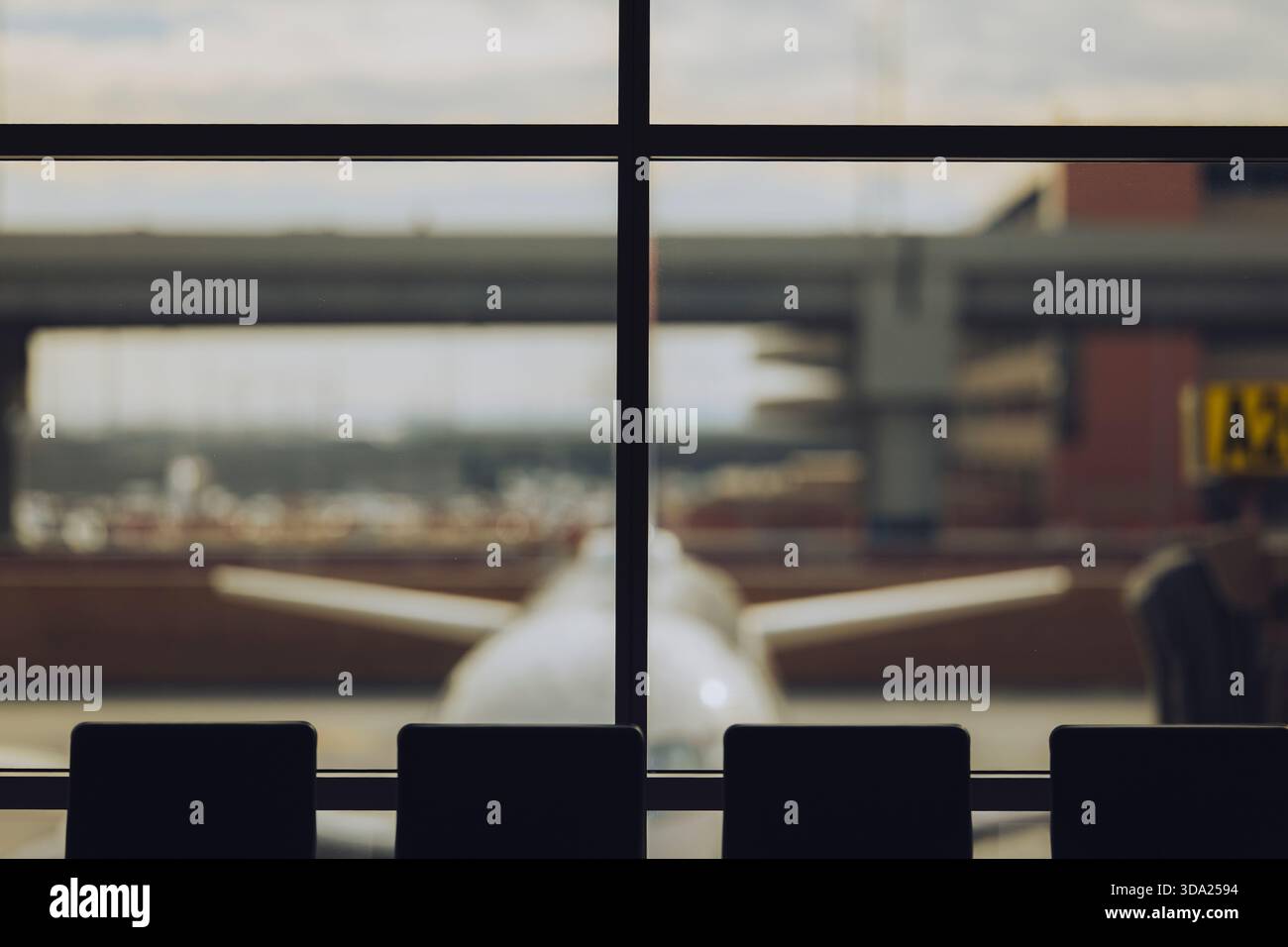 Airplane framed architecture hi-res stock photography and images - Alamy