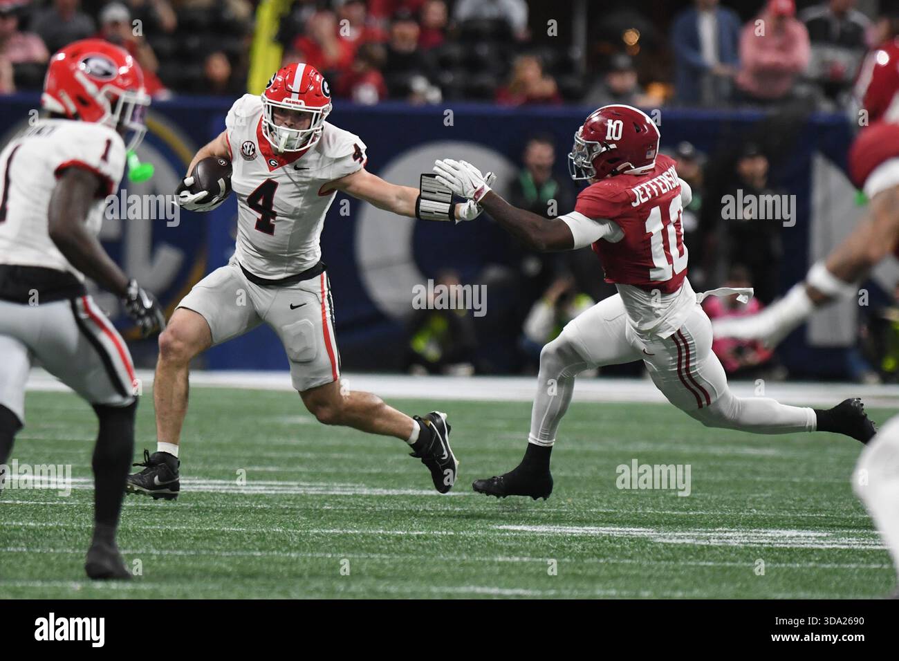 ATLANTA, GA - DECEMBER 06: Tight end Oscar Delp #4 of the Georgia ...