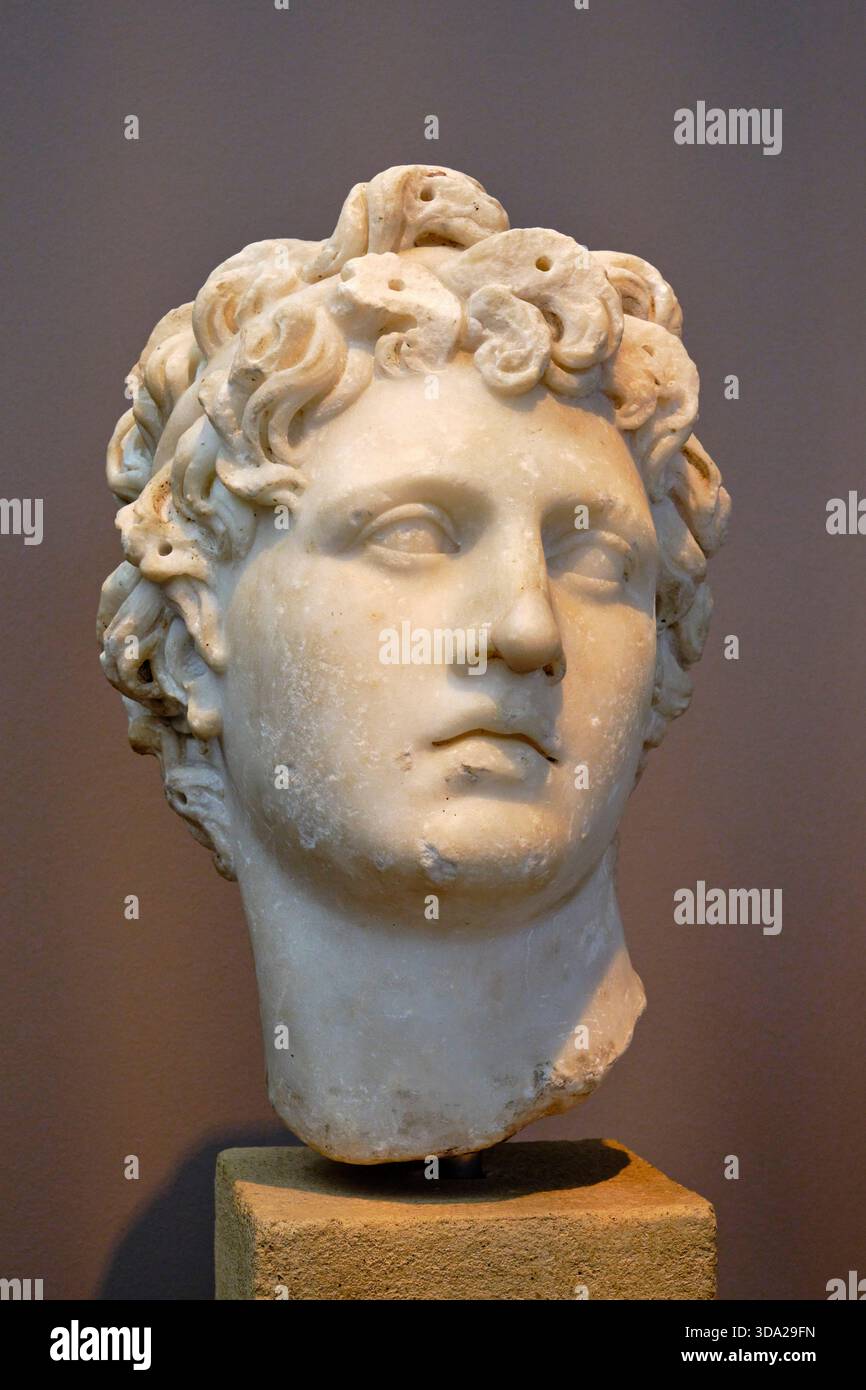 Idealized sculpture hi-res stock photography and images - Alamy