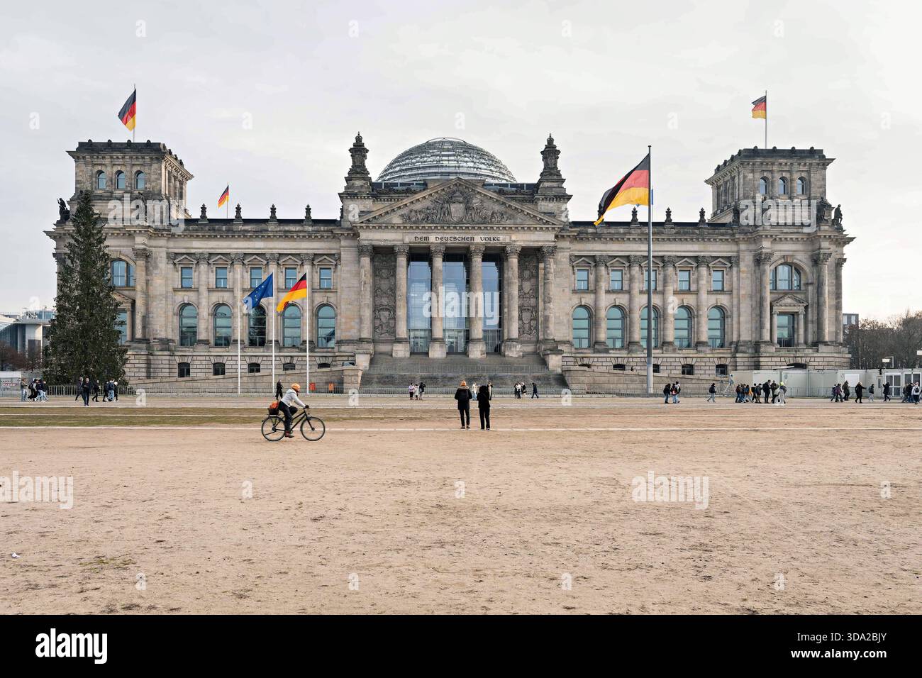 2025-12-04,Berlin,der Reichstag, Sitz des Deutschen Bundestag *** 2025 ...