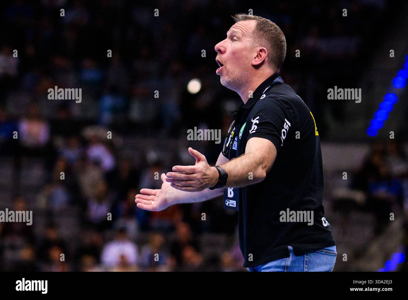 07 December 2025, Baden-Württemberg, Stuttgart: Handball: 1st ...
