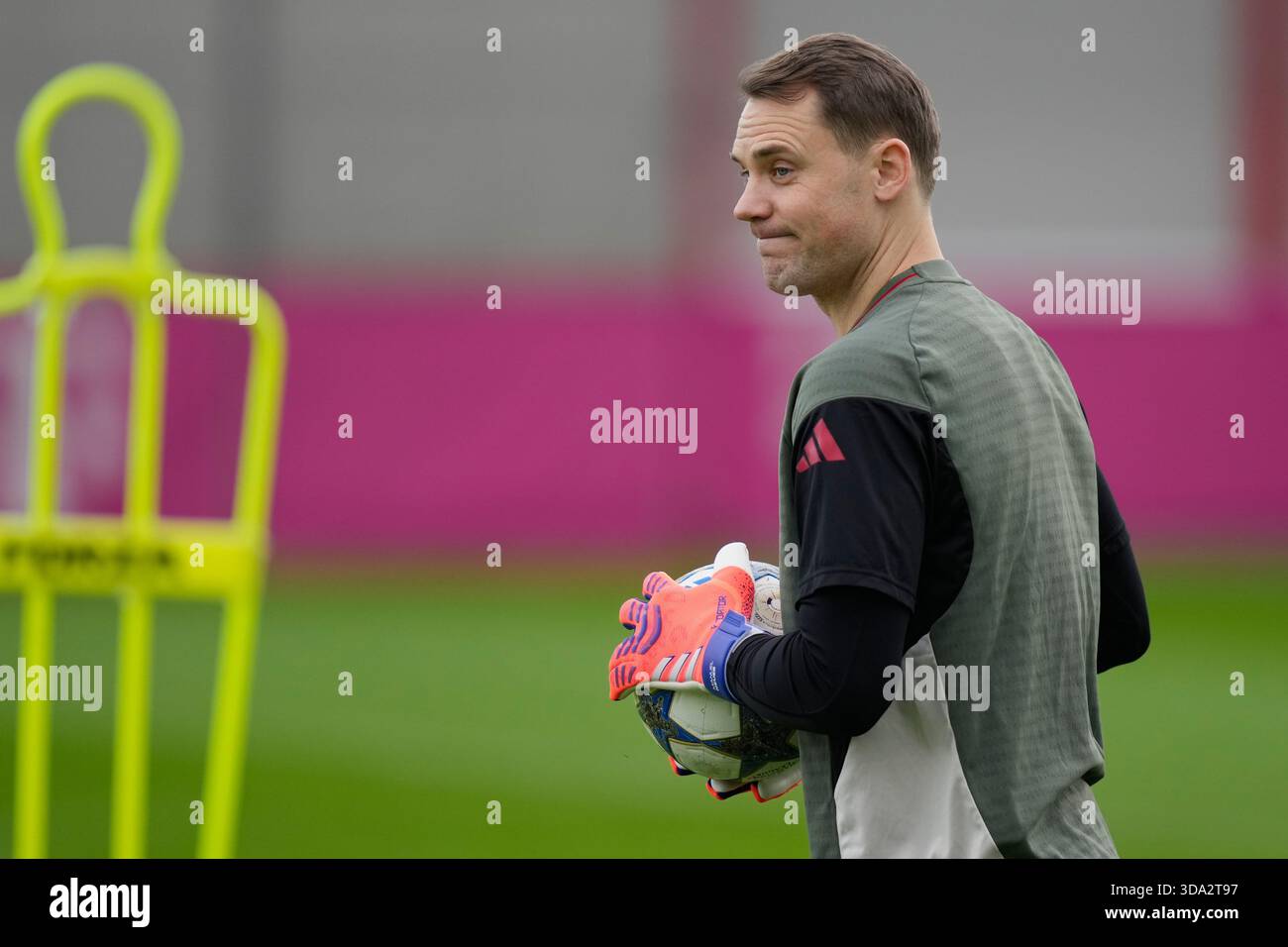 Bayern's goalkeeper Manuel Neuer arrives for a training session in ...