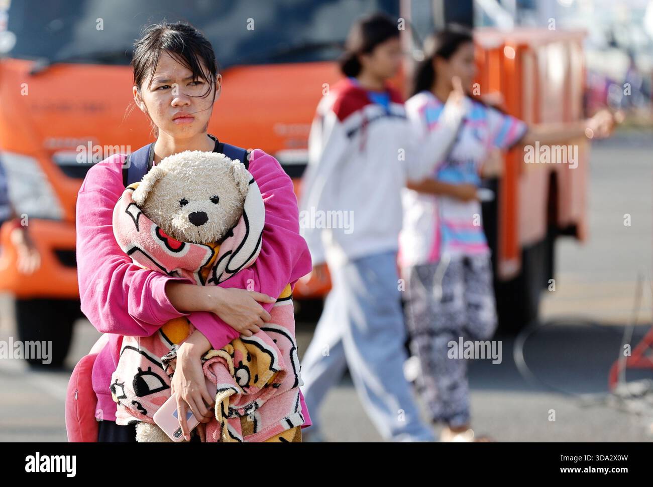 (251208) -- BURIRAM, Dec. 8, 2025 (Xinhua) -- A woman arrives at an ...