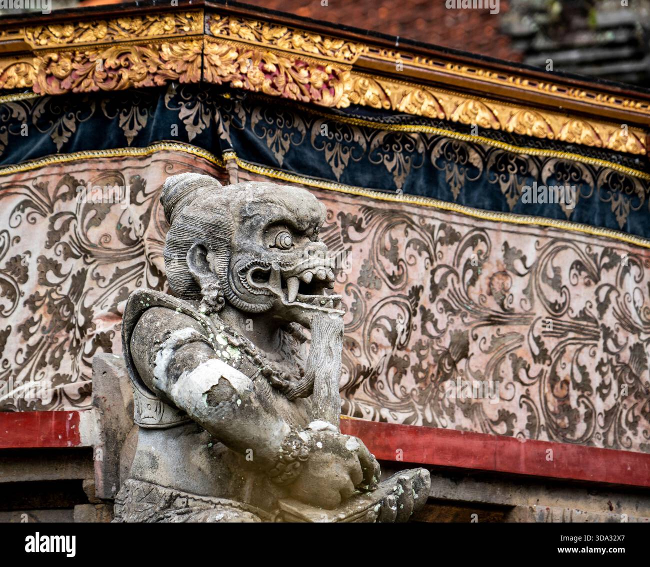 Ornate patterns in rich colors hi-res stock photography and images - Alamy