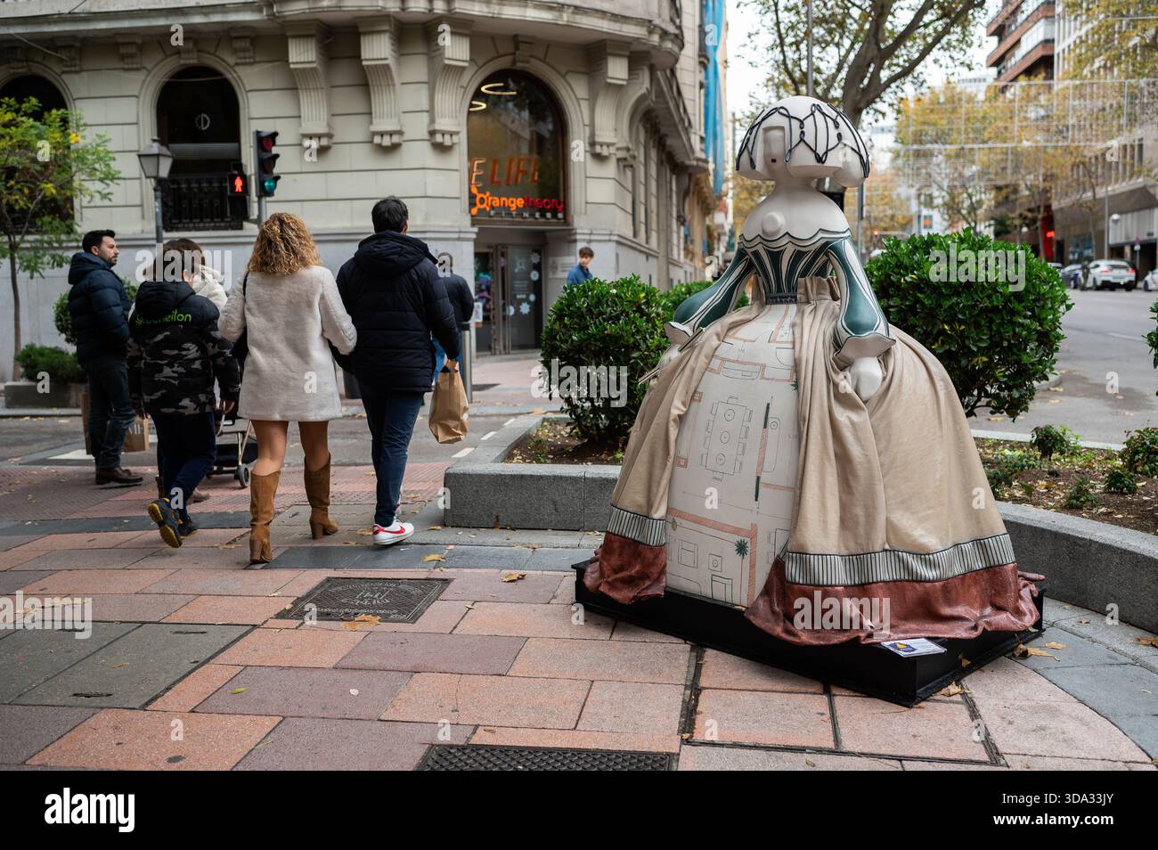 A sculpture in the shape of the figures of the painter Velázquez Las ...