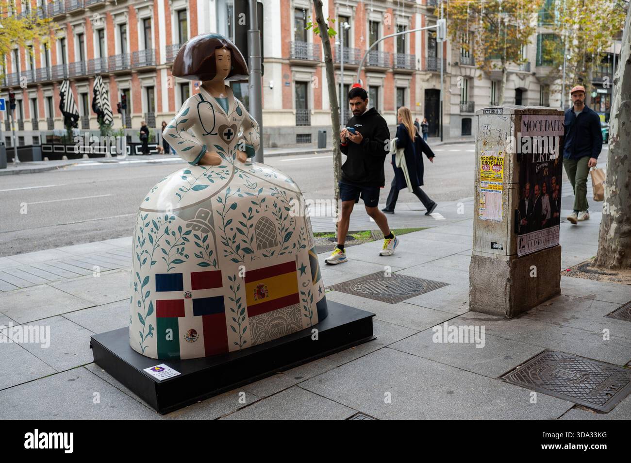 A sculpture in the shape of the figures of the painter Velázquez Las ...