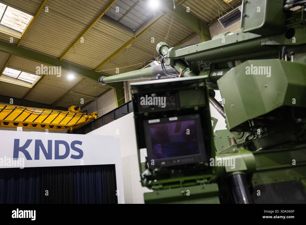 This photo is an illustration showing the French Caesar self-propelled ...