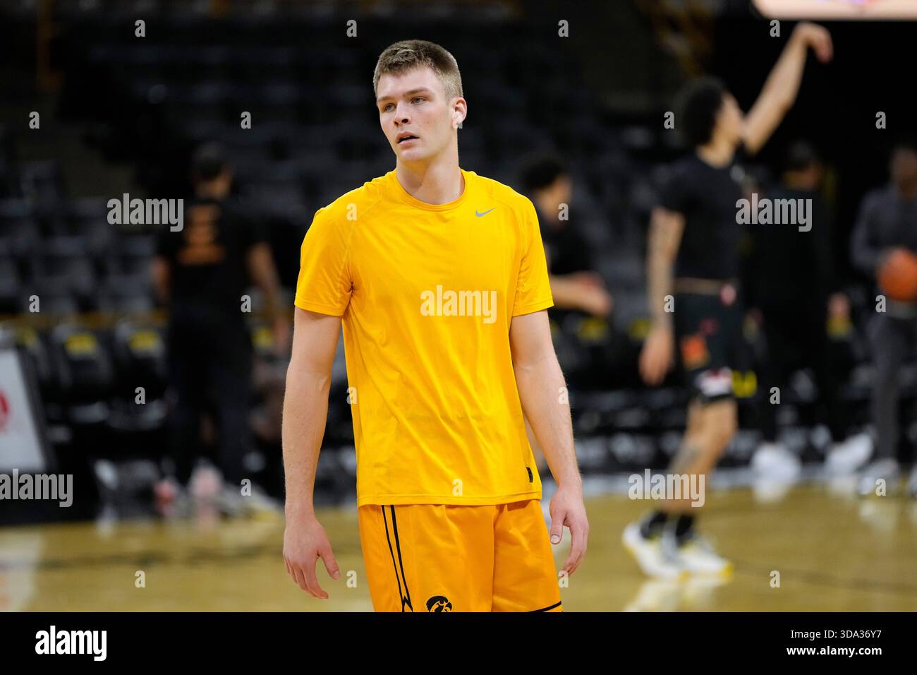 Iowa guard Bennett Stirtz warms up before an NCAA college basketball ...