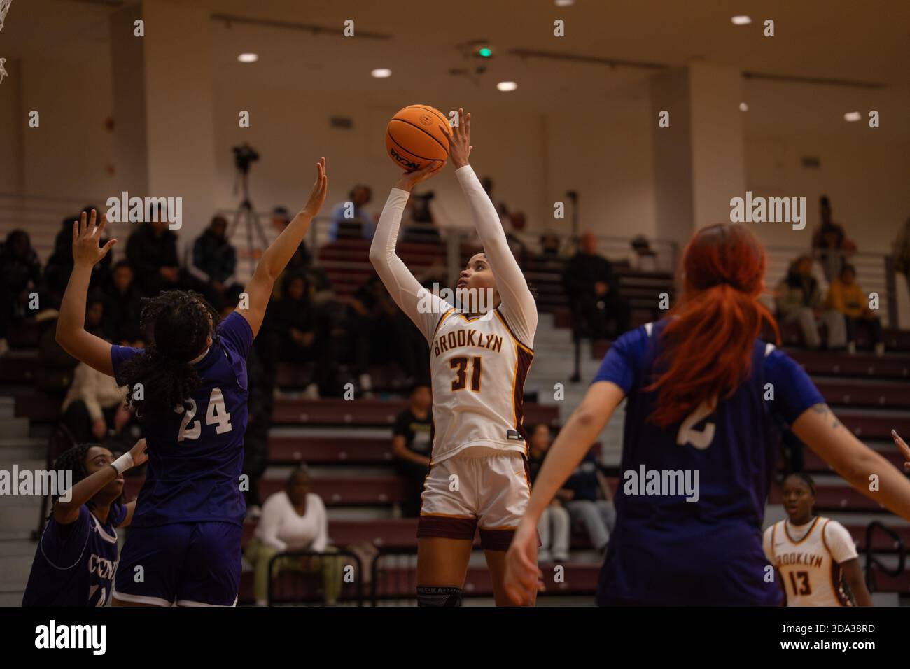 Brooklyn, New York, December 5th 2025 #31 Sheily Quezada takes a ...