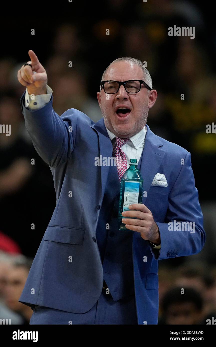 Maryland head coach Buzz Williams directs his team during the first ...