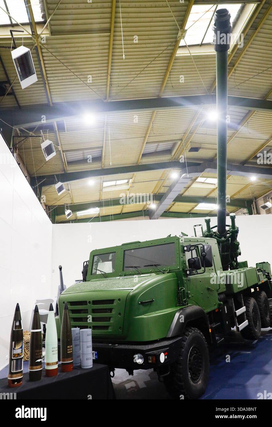 Canon Cesar during a visit of the French-German military defence system ...