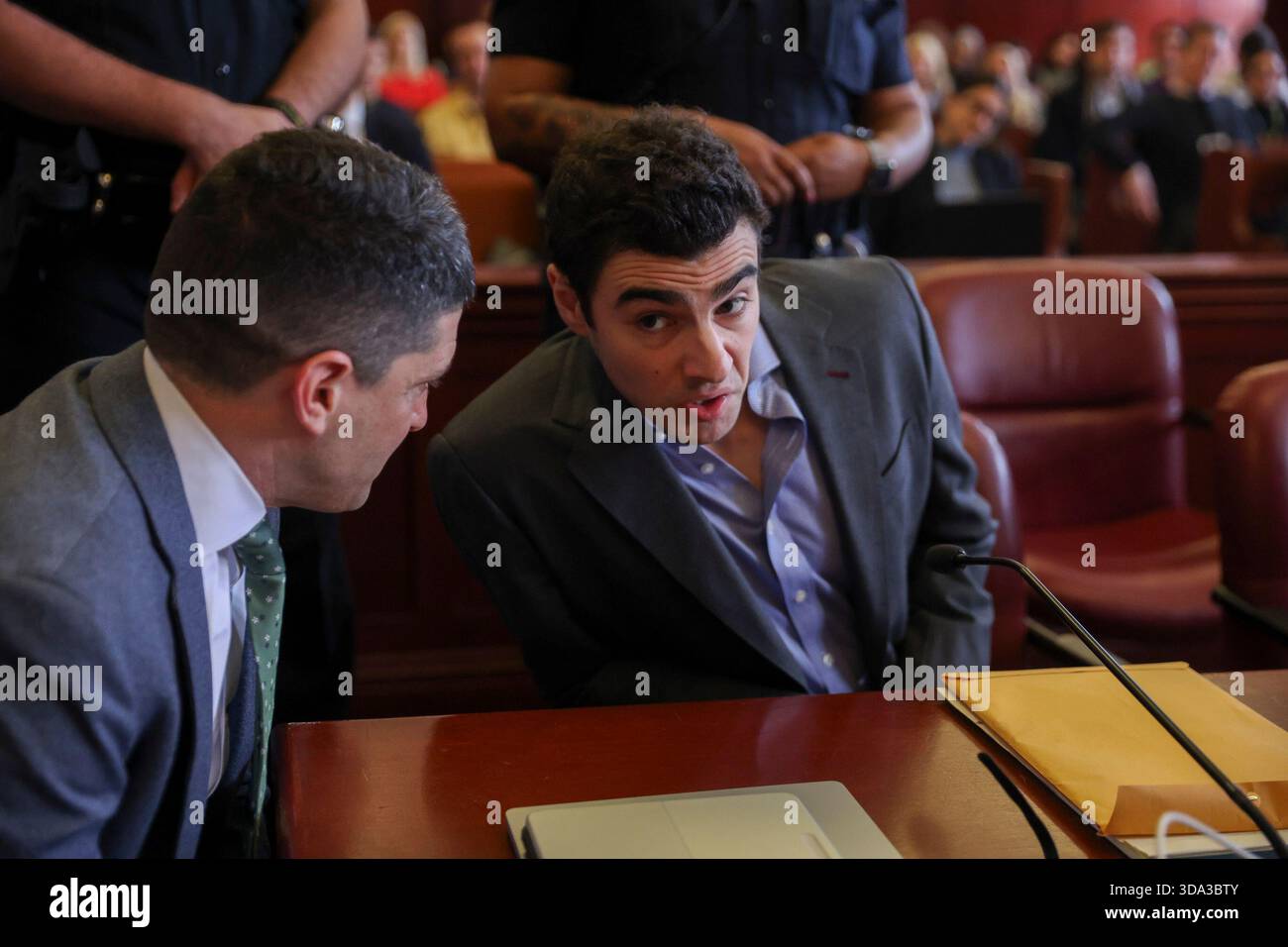 Luigi Mangione (R) appears in Manhattan Supreme Court during a hearing ...